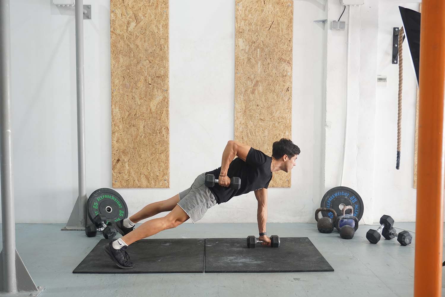 Single Arm Lat Pulldown: How-to, Tips, Variations & More